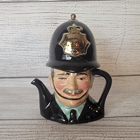 Artone | Other | Vintage Artone Porcelain Mini Teapot London Bobby ...